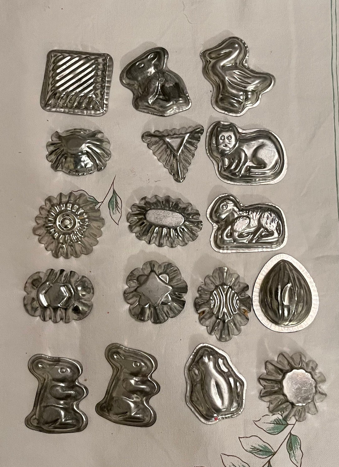 Vintage Small Molds * 17 Aluminum Shapes, Animals (rabbits, Fish, Lamb ...