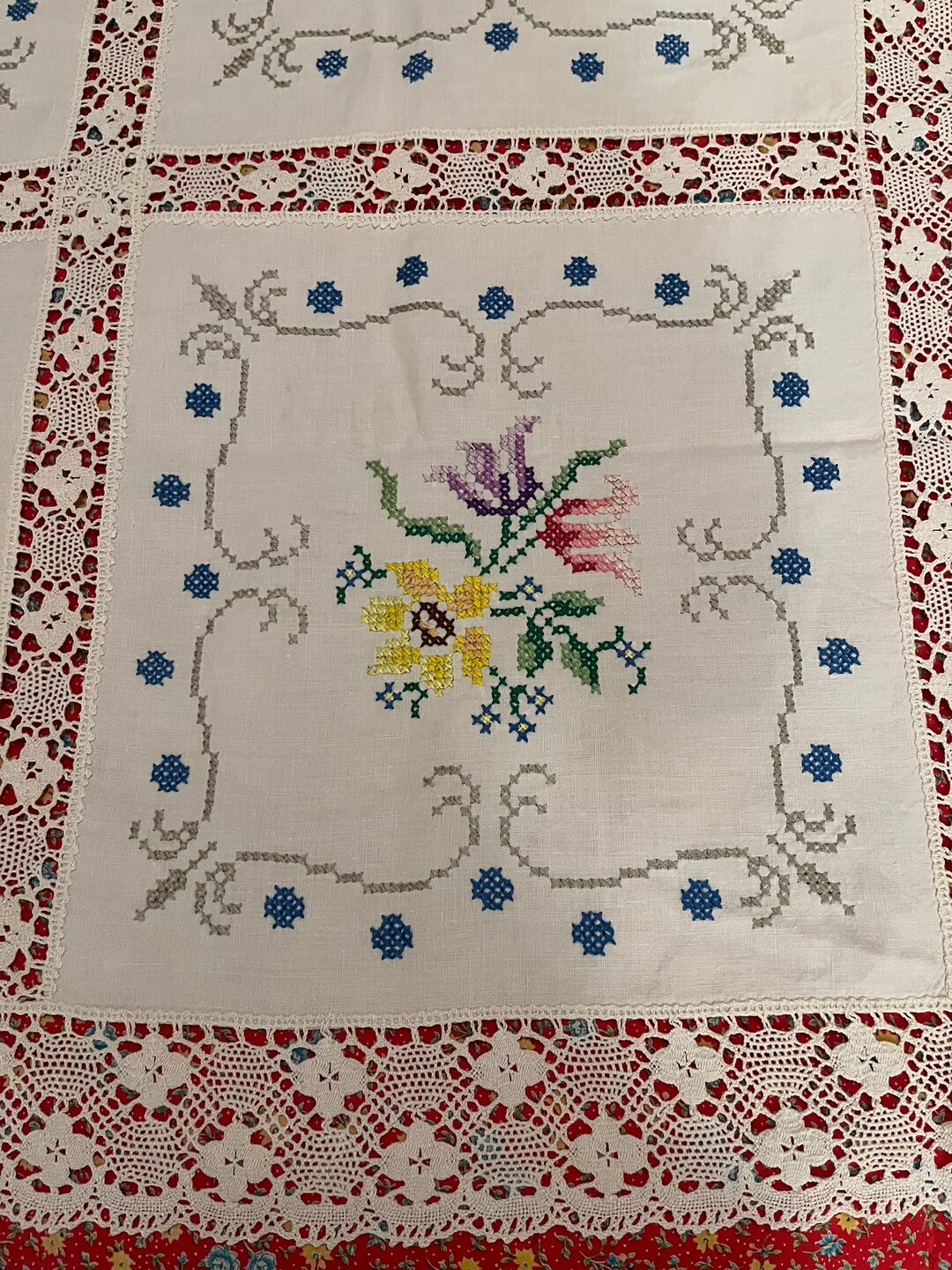 Vintage Linen Tablecloth With Embroidered Flowers and Designs, Table ...