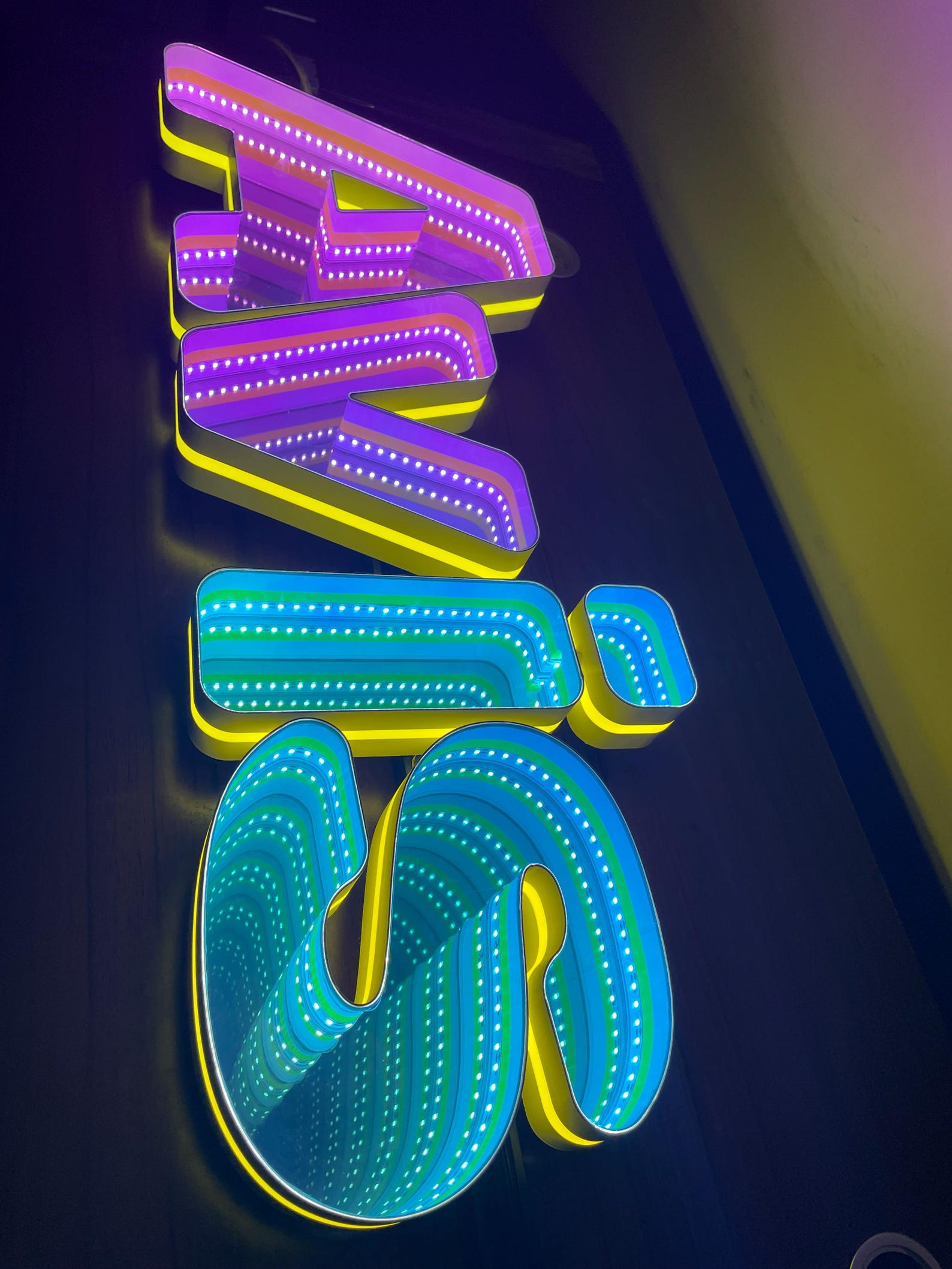 Infinity Mirrors, Custom Infinity Mirrors, Neon Sign Infinity Mirror ...