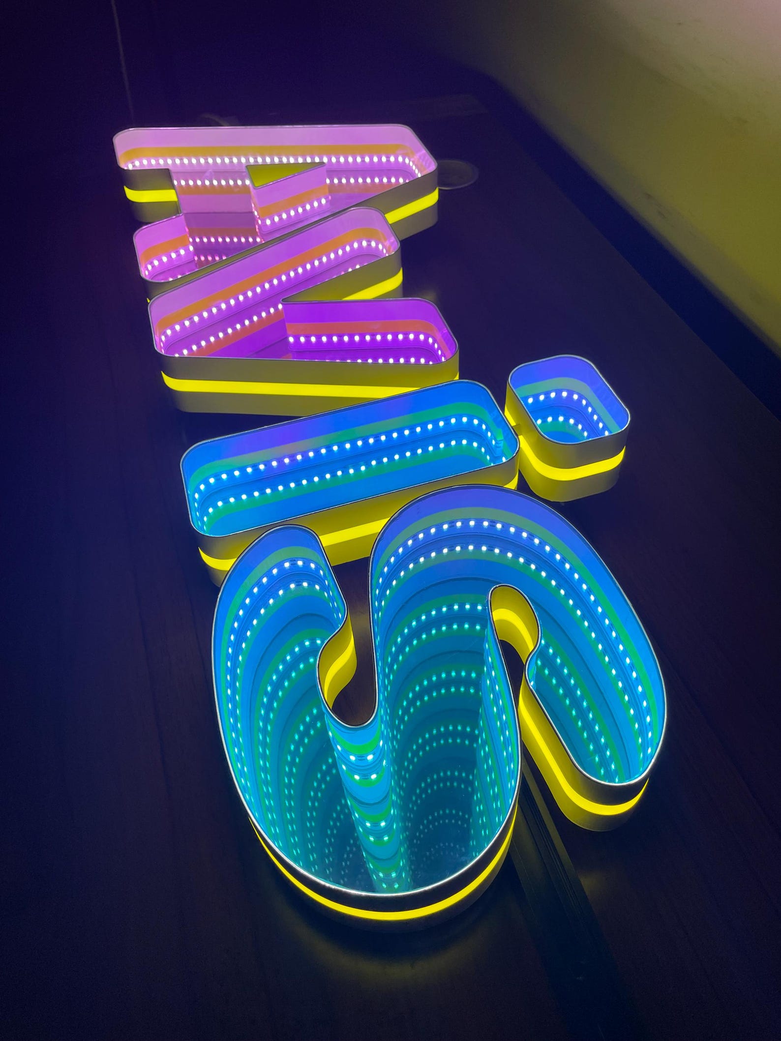 Infinity Mirrors, Custom Infinity Mirrors, Neon Sign Infinity Mirror ...