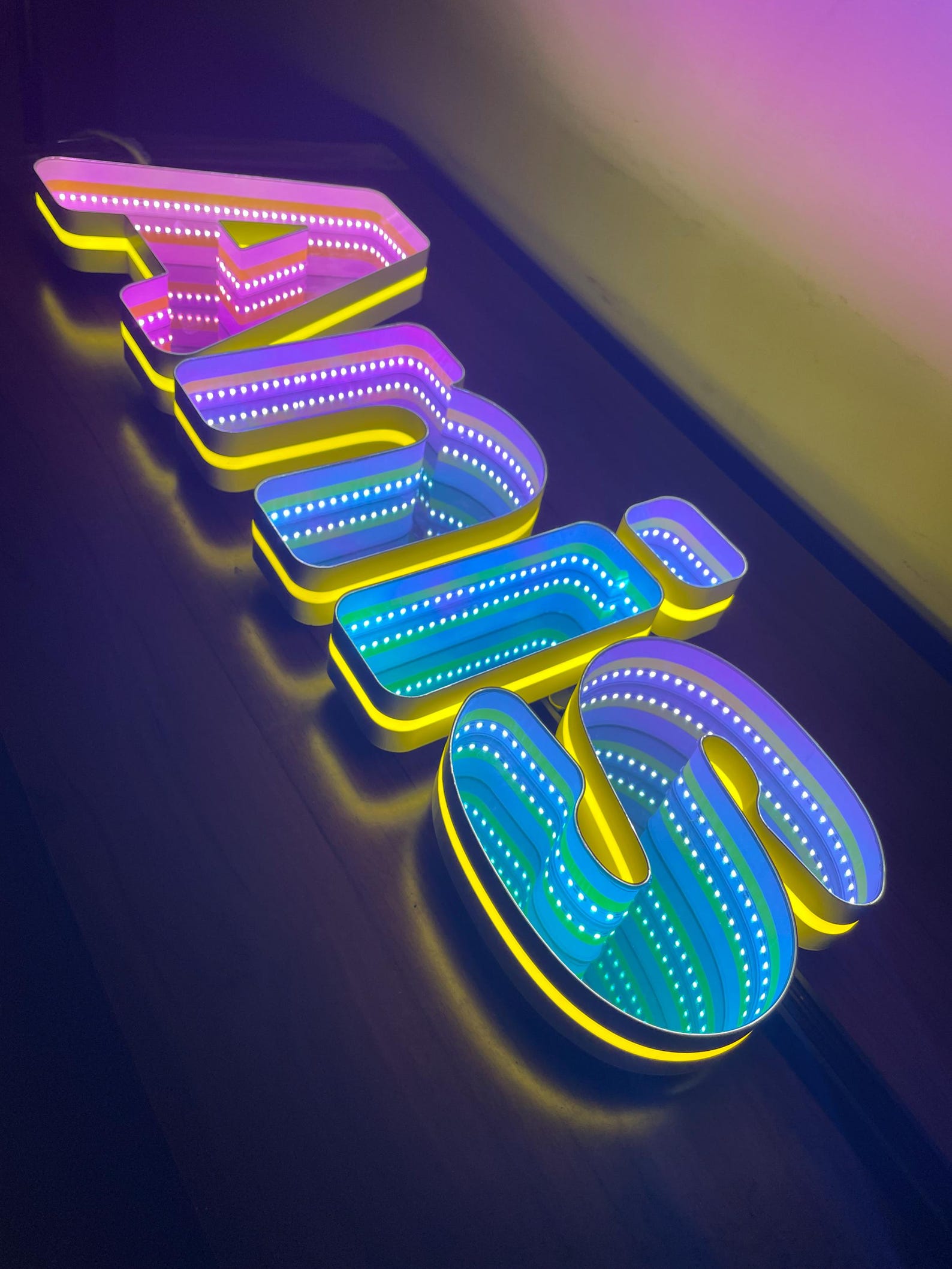 Infinity Mirrors, Custom Infinity Mirrors, Neon Sign Infinity Mirror ...