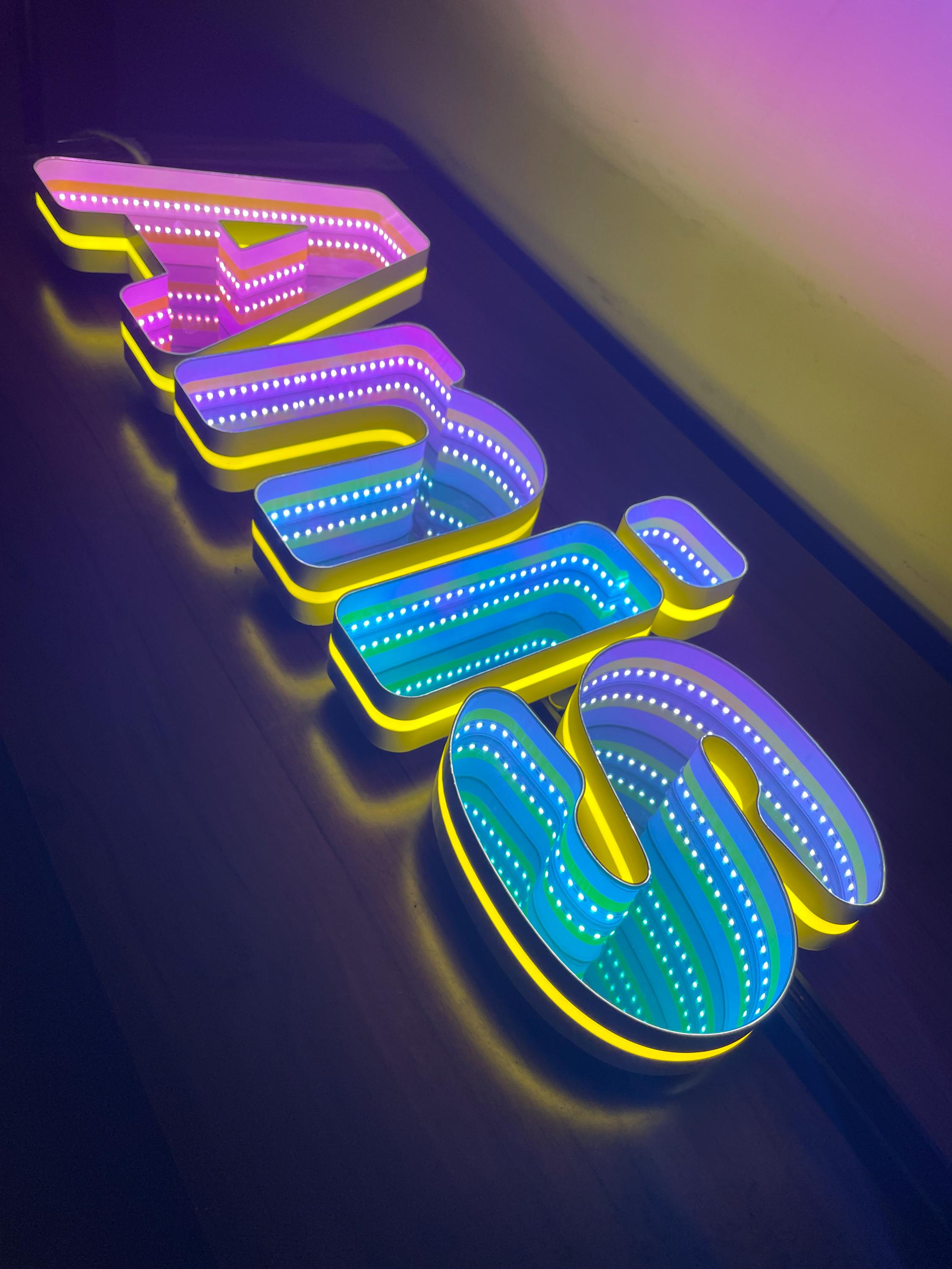 Infinity Mirrors, Custom Infinity Mirrors, Neon Sign Infinity Mirror ...