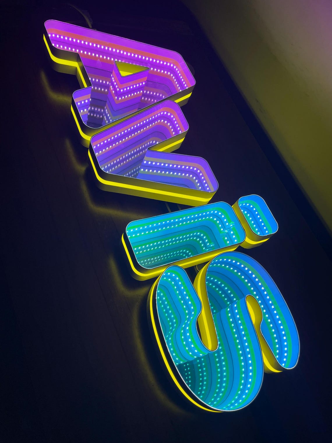 Infinity Mirrors, Custom Infinity Mirrors, Neon Sign Infinity Mirror ...