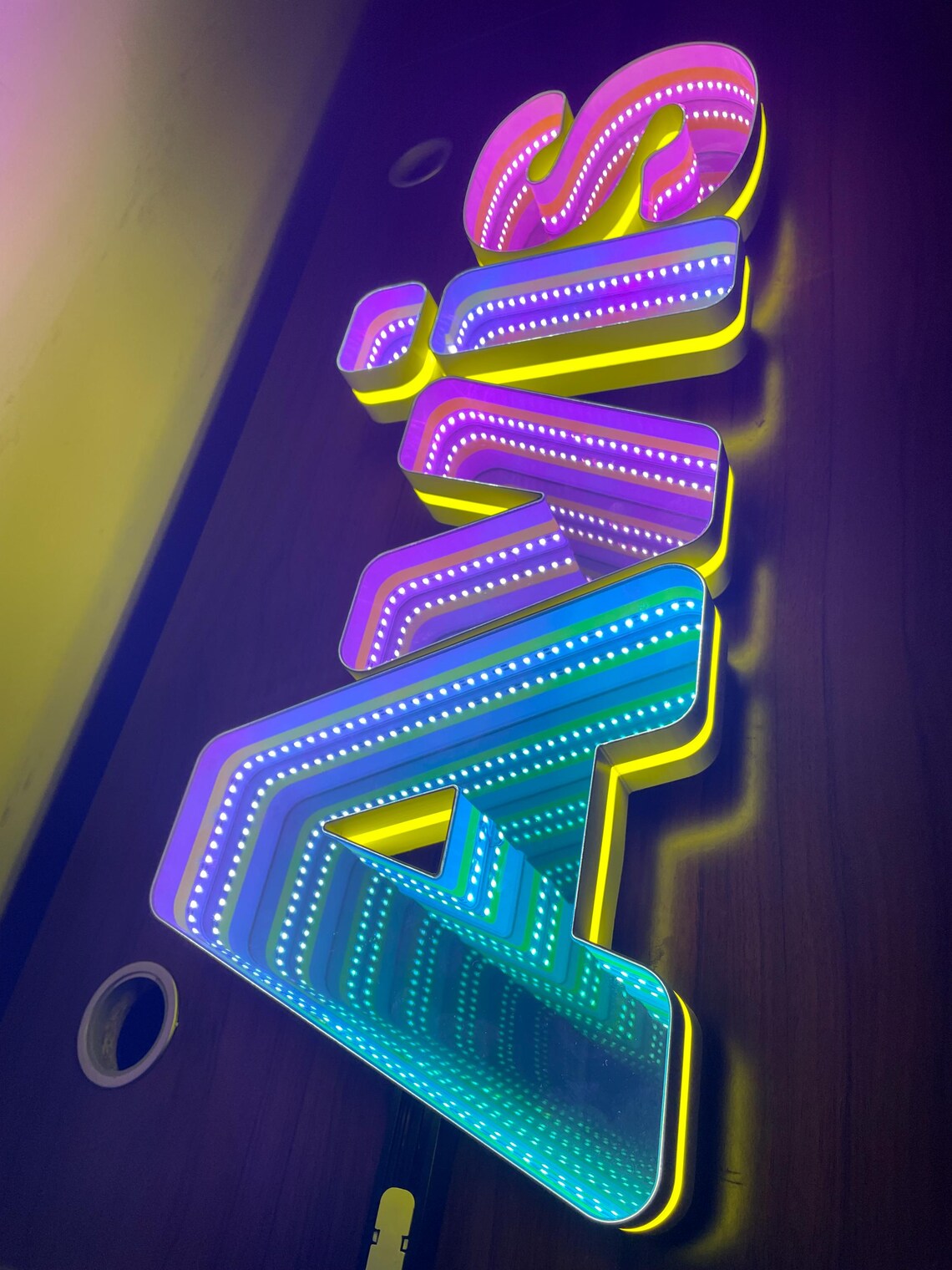 Infinity Mirrors, Custom Infinity Mirrors, Neon Sign Infinity Mirror ...