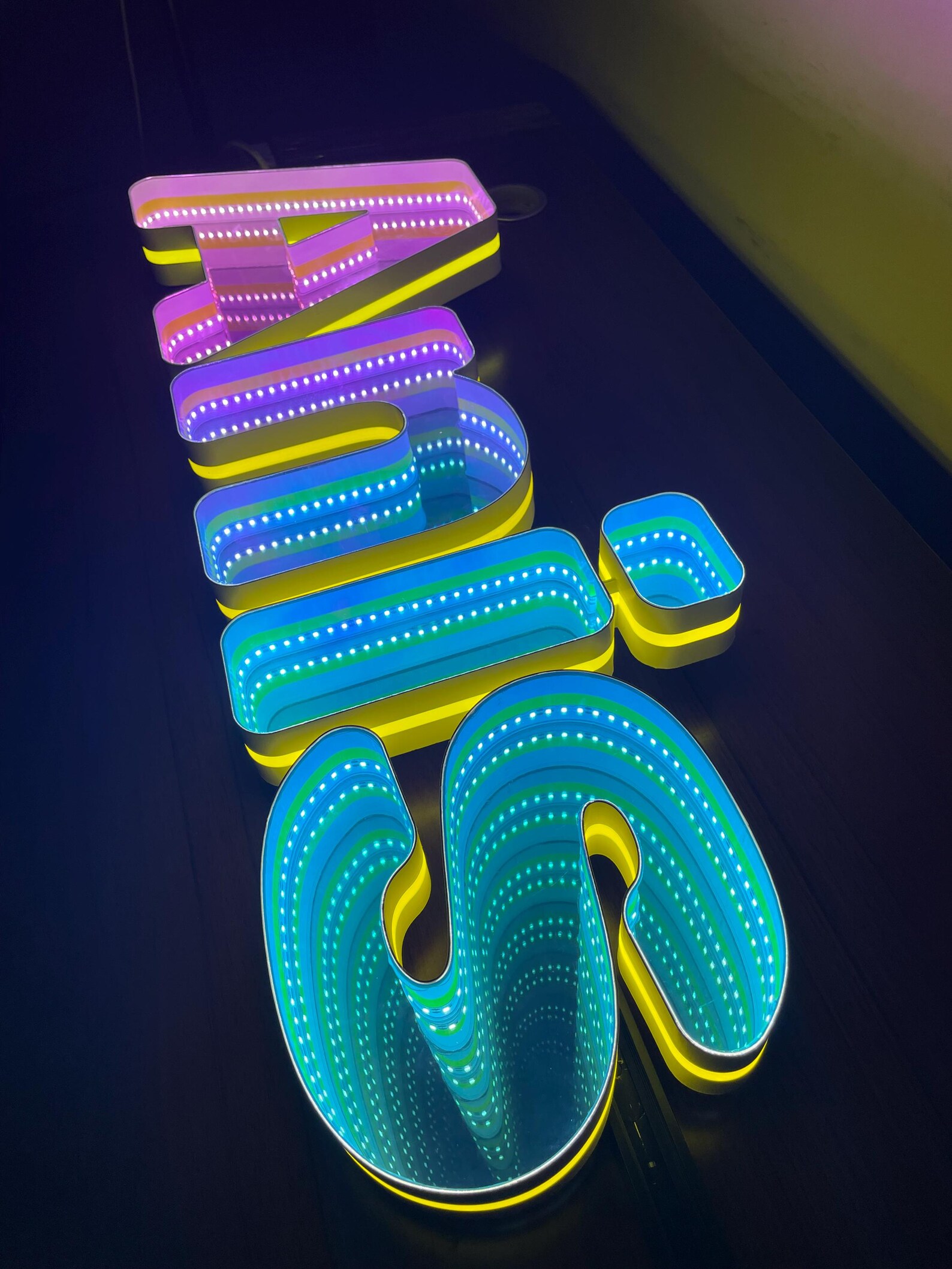 Infinity Mirrors, Custom Infinity Mirrors, Neon Sign Infinity Mirror ...