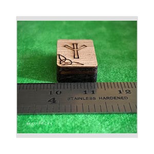 OAK Elder Futhark RUNES, Celtic Design, 25 Pieces With Bag and Guide ...