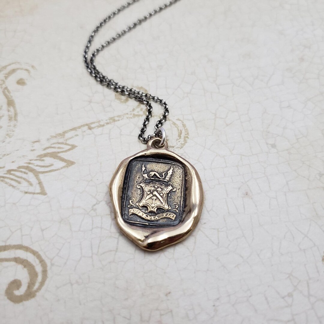 Collier Dolphin Crest ~ Avise La Fin, Collier de sceau de cire en ...