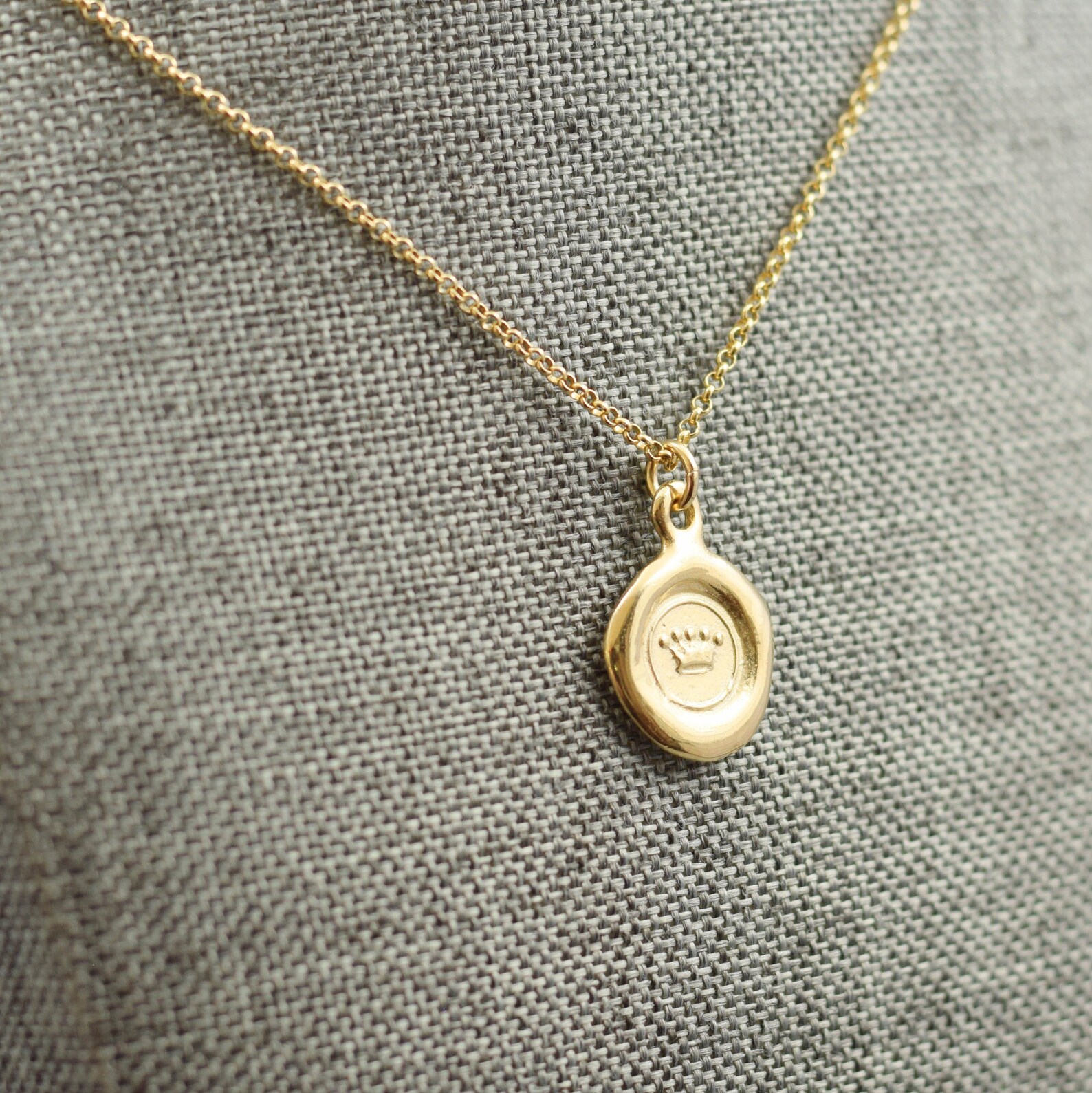 Gold Crown Necklace Crown Jewelry Crown Pendant in Gold - Etsy