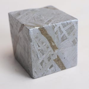 134g Muonionalusta Iron Meteorite Specimen: Natural Westenden Pattern ...
