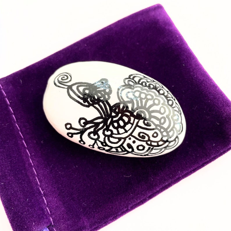 Painted Rock Art Hand Painted Rocks Zentangle Doodle Drawing Rock ...