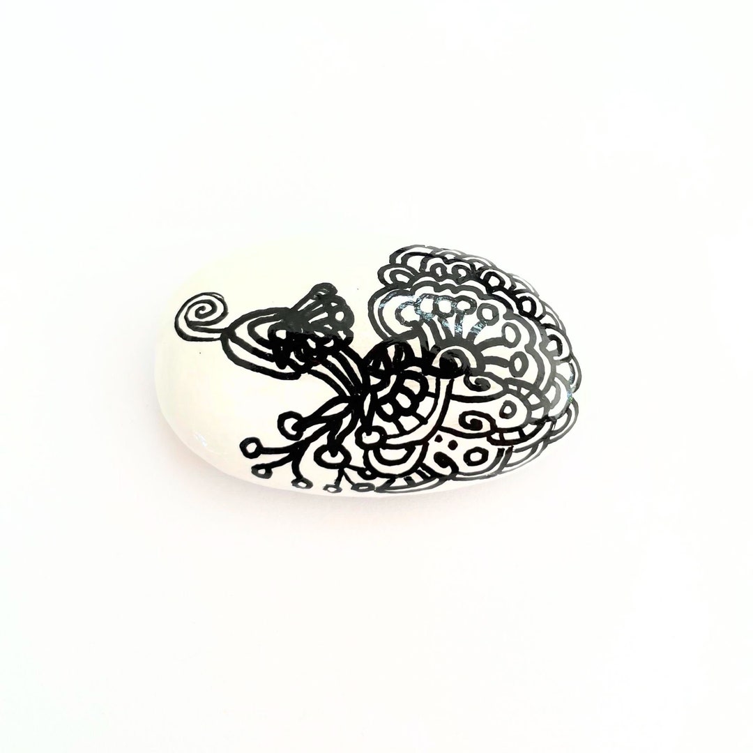 Painted Rock Art - Hand Painted Rocks - Zentangle Doodle Drawing - Rock ...