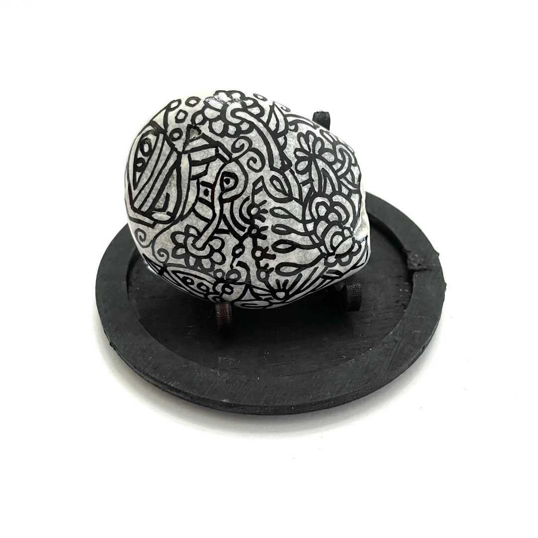 Hand Painted Stone Art - Zentangle Doodle Drawing - Rock Art Painting ...