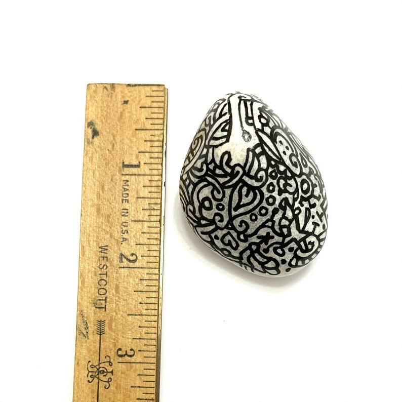 Hand Painted Stone Art - Zentangle Doodle Drawing - Rock Art Painting ...