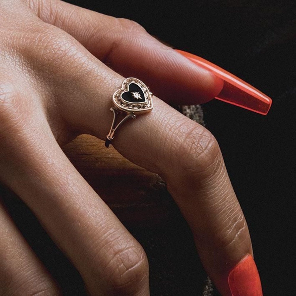 Black enamel heart ring store