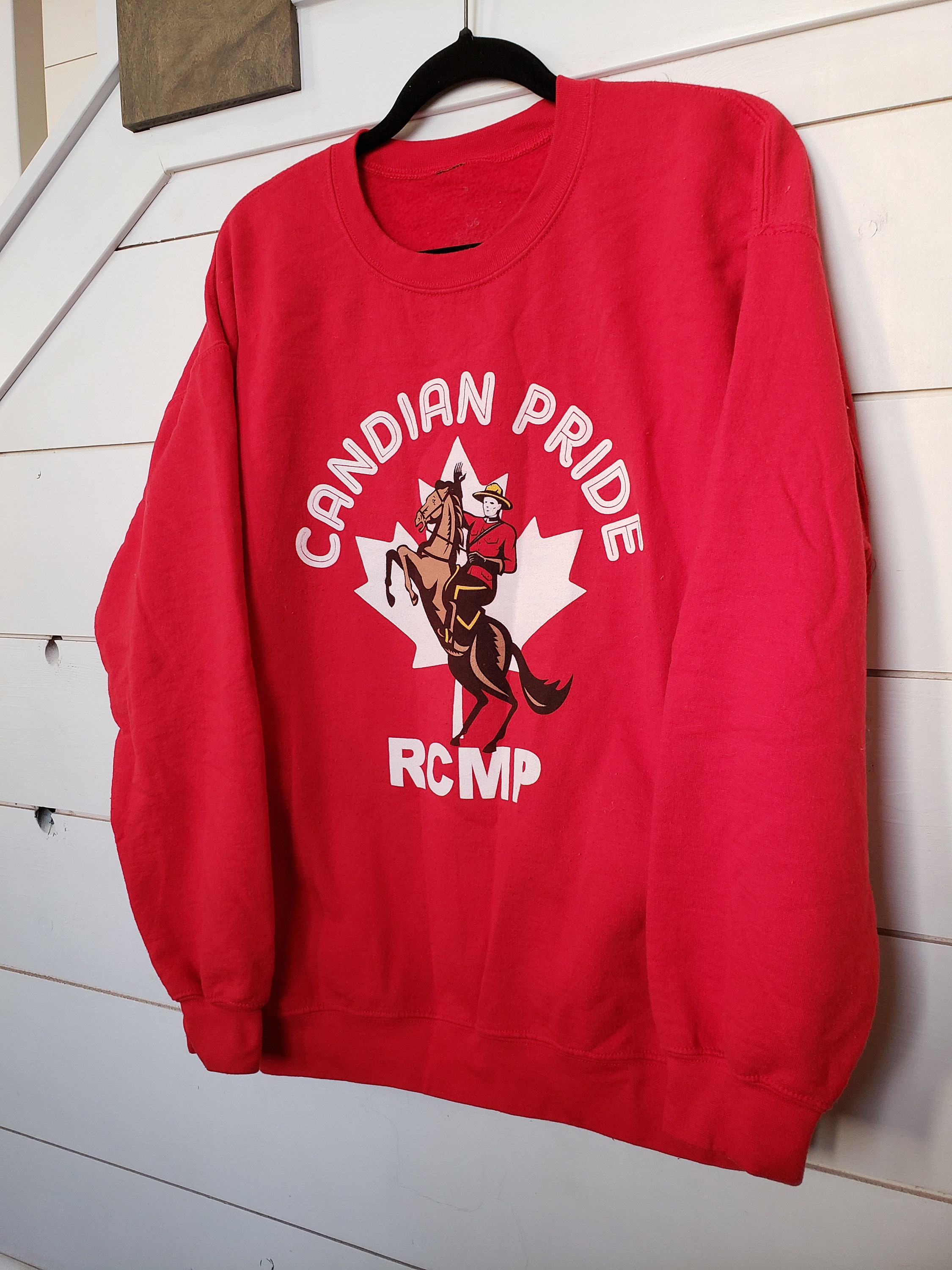 Vintage Cherry Red Canadian Pride RCMP Graphic Sweatshirt, Women's Size ...