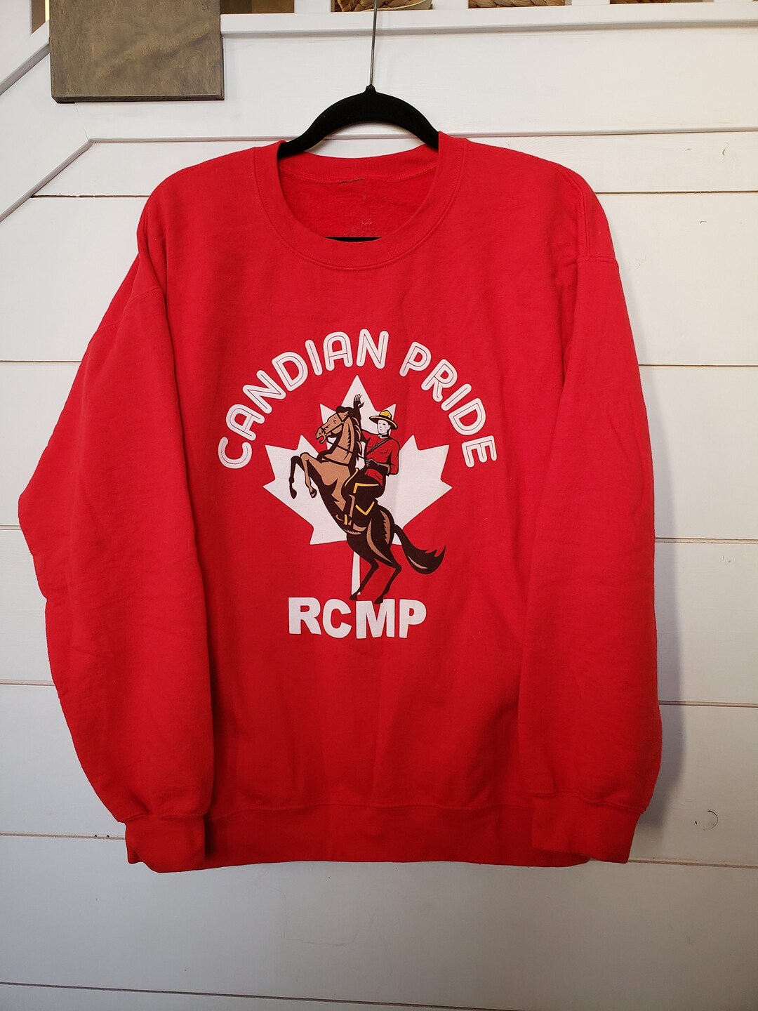 Vintage Cherry Red Canadian Pride RCMP Graphic Sweatshirt, Women's Size ...