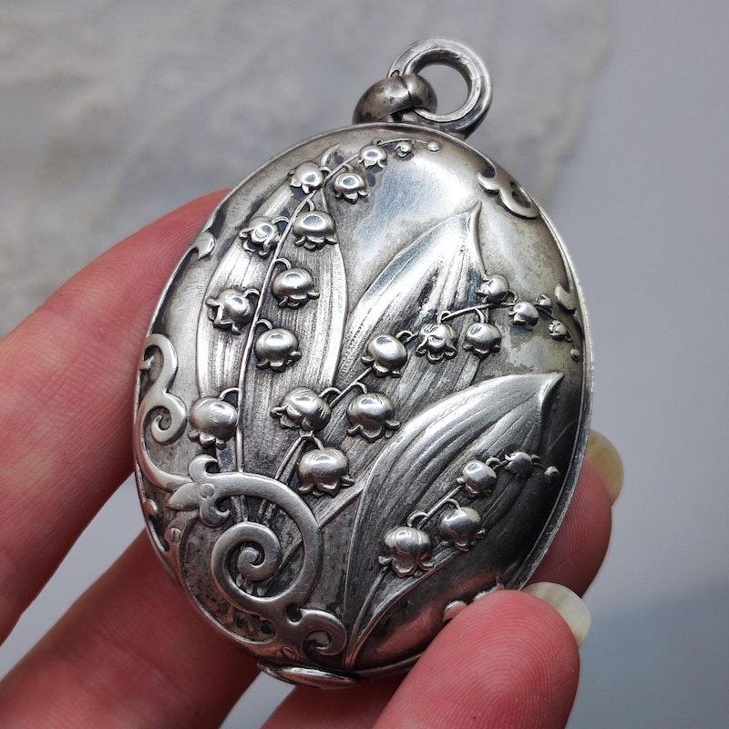 Lily Locket - Etsy