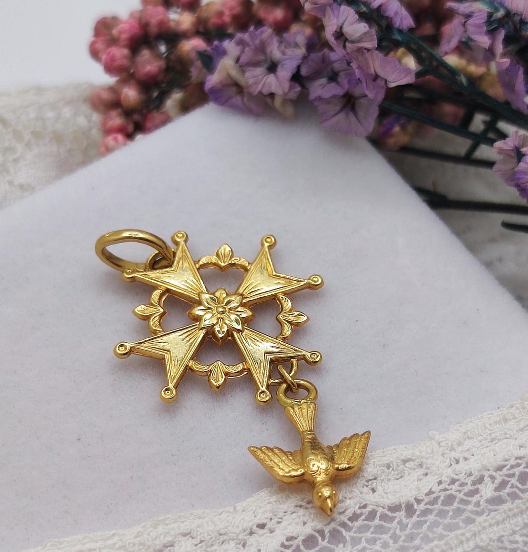 18k Gold Antique French Huguenot Cross. Detailed Religious Pendant ...