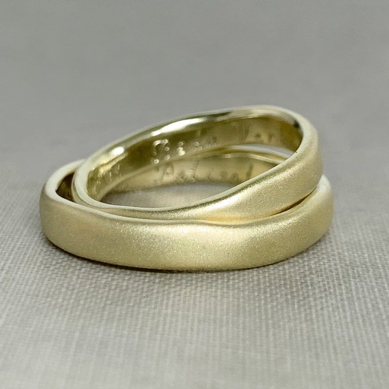 River Wedding Ring in 14k Green Gold - Etsy
