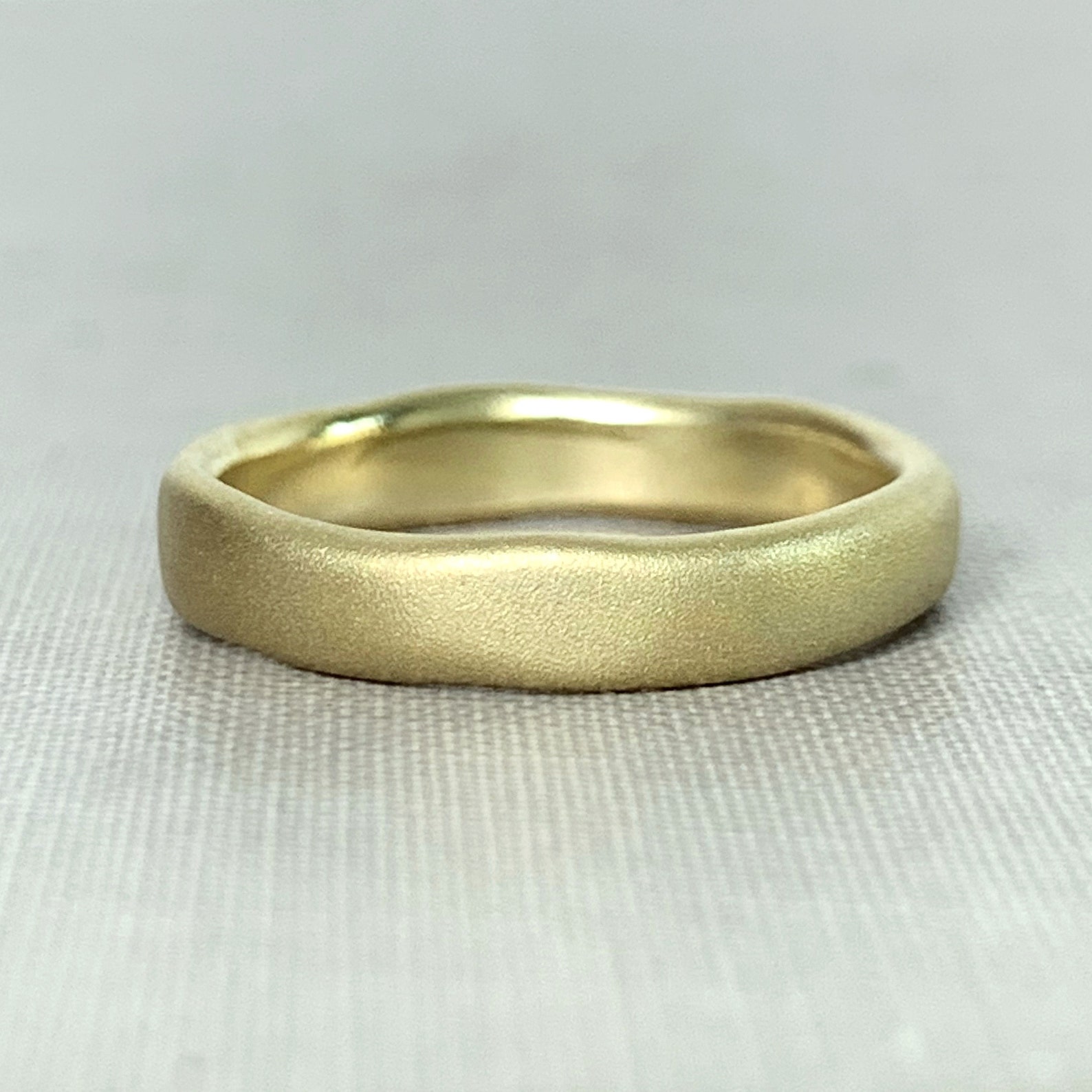 River Wedding Ring in 14k Green Gold - Etsy