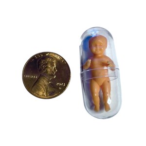 1pc TINY BABY CAPSULE 30mm Vintage Miniature Plastic Doll Old Stock ...