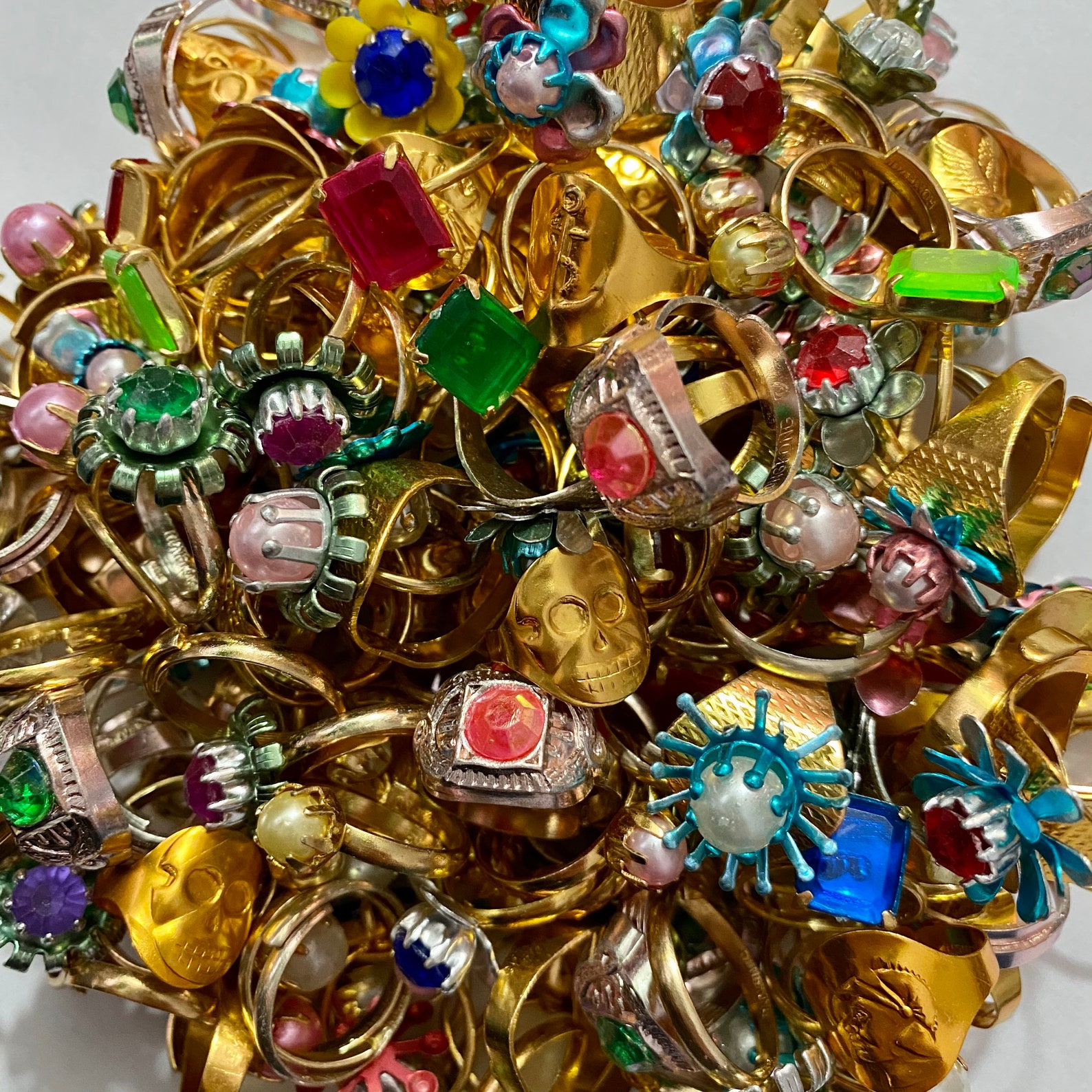 5pcs TOY JEWEL RINGS Vintage Gum Ball Treasures Vending Prize Mystery ...