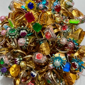 JEWELED TOY RINGS Vintage Vending Machine Gum Ball Treasure Dime Store ...