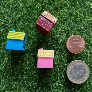 3pcs TINY PLASTIC HOUSES Super Mini Cottages Hand Painted Colorful ...