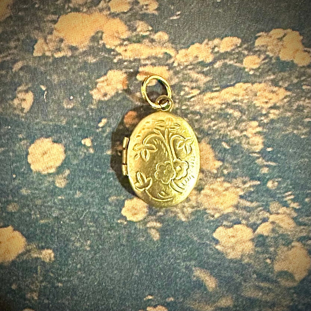 1pc TINY VINTAGE LOCKET 1/2 Oval Shaped Charm Retro Floral Brass ...