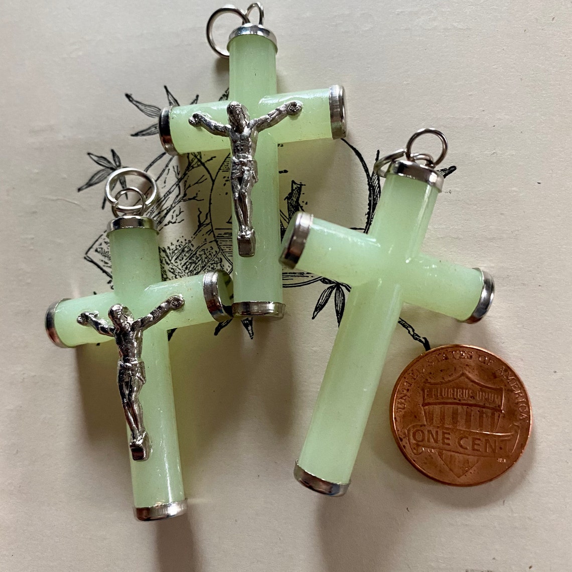 3pcs GLOWING PLASTIC CRUCIFIXES High Quality Metal Jesus Glow in the ...
