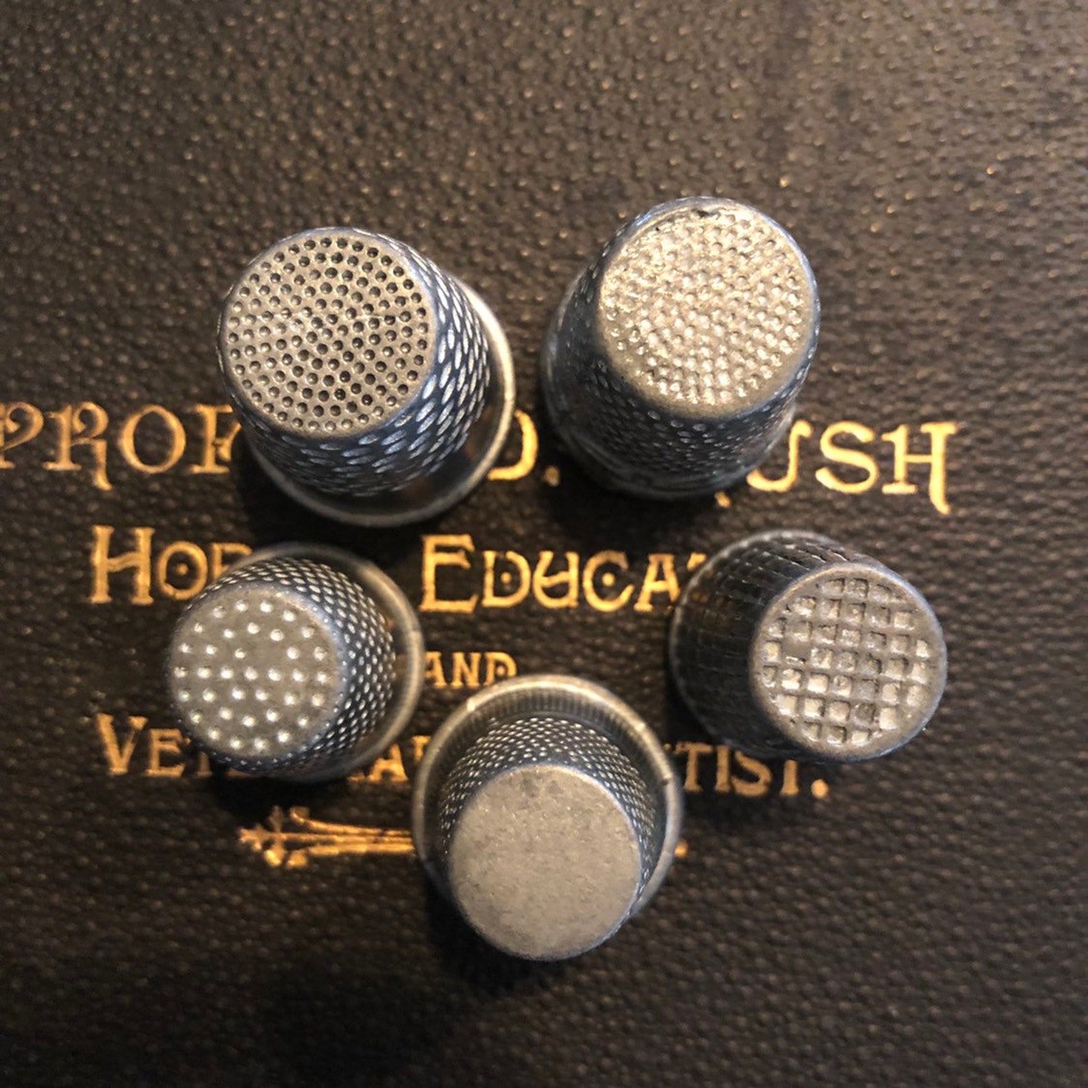 1pc ANTIQUE SEWING THIMBLE Reproduction Functional Victorian Style ...