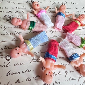 1pc TINY BABY CHARM 1-1/4 Vintage Miniature Plastic Babies Hilarious ...