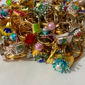 JEWELED TOY RINGS Vintage Vending Machine Gum Ball Treasure Dime Store ...