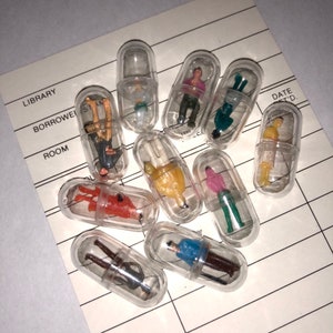 5pcs TINY CAPSULE PEOPLE Miniature Plastic Figures Diorama Oddities ...