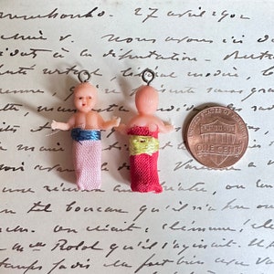 1pc TINY BABY CHARM 1-1/4 Vintage Miniature Plastic Babies Hilarious ...