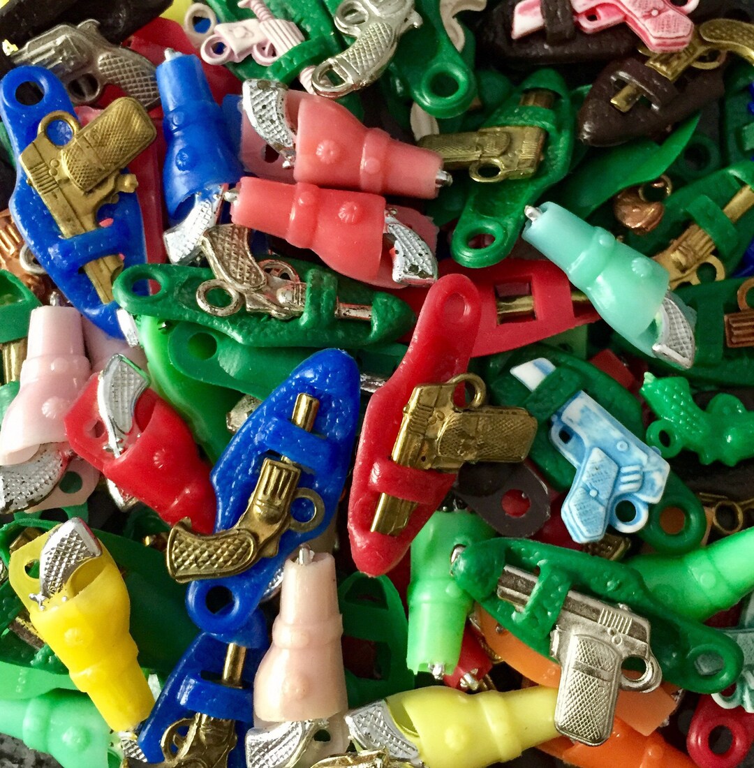 2pcs MINIATURE PLASTIC GUNS Tiny Holstered Pistols Removable Pieces Gum ...