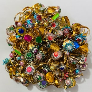 JEWELED TOY RINGS Vintage Vending Machine Gum Ball Treasure Dime Store ...