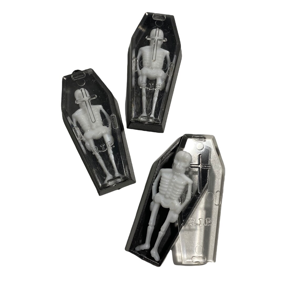 1pc PLASTIC COFFIN CHARM 1980s Vintage Halloween Miniature Removable ...