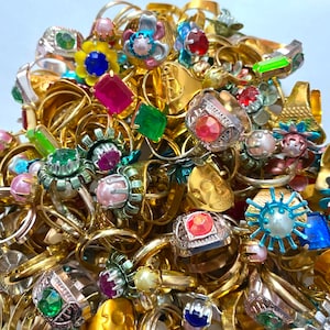 JEWELED TOY RINGS Vintage Vending Machine Gum Ball Treasure Dime Store ...