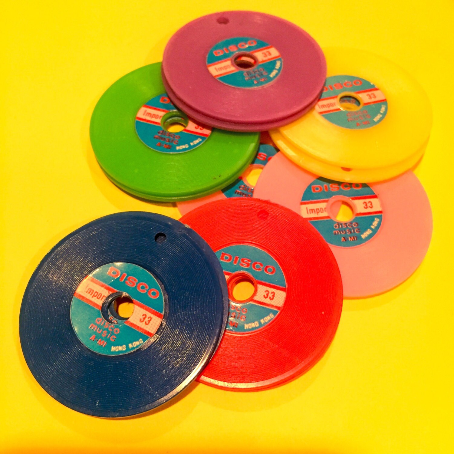 ⱽᴵᴺᵀᴬᴳᴱ 2pcs PLASTIC RECORD CHARMS 1-1/2 Vintage - Etsy