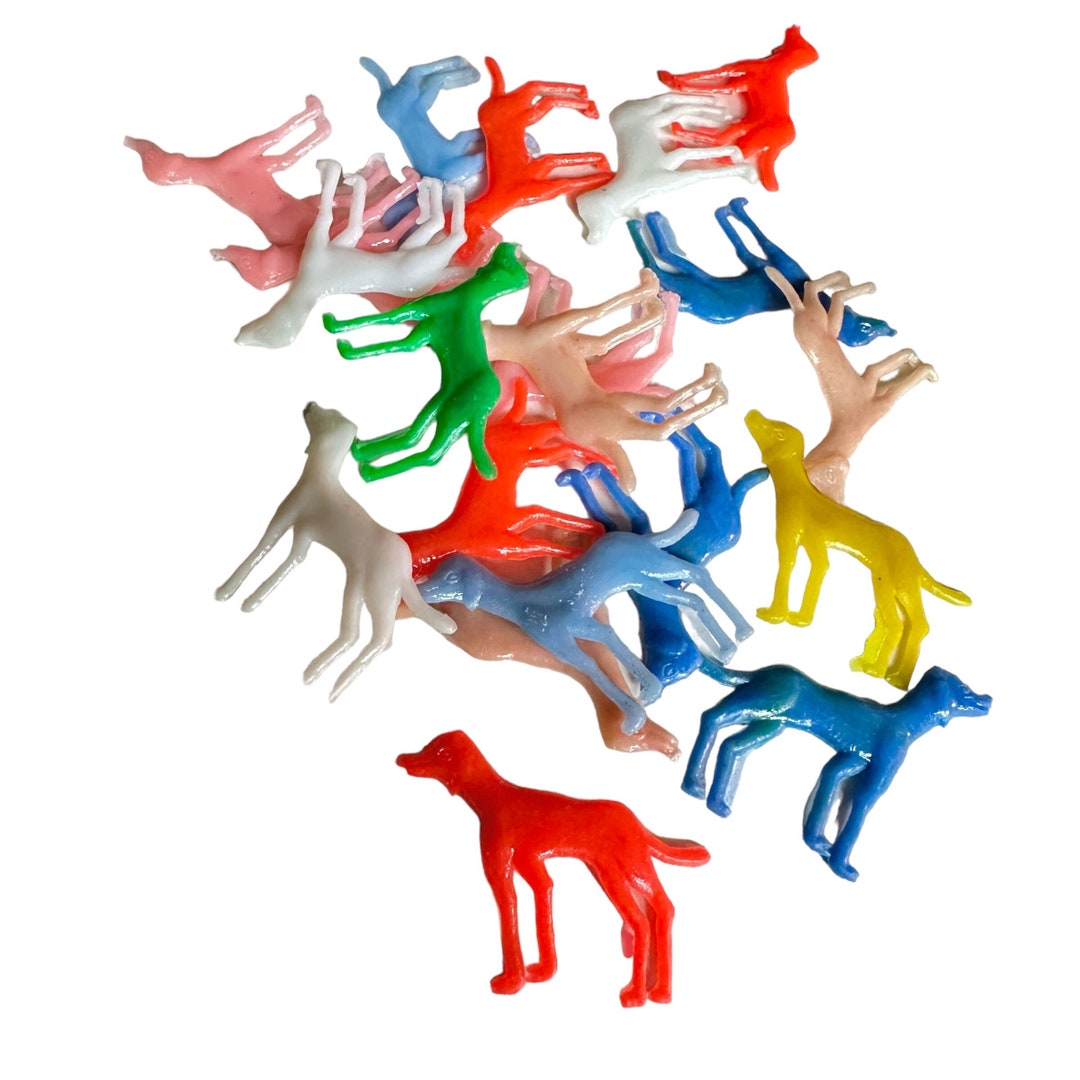 8pcs TINY PLASTIC DOGS 1-1/8" Vintage Flat Dog Miniatures Gum Ball ...