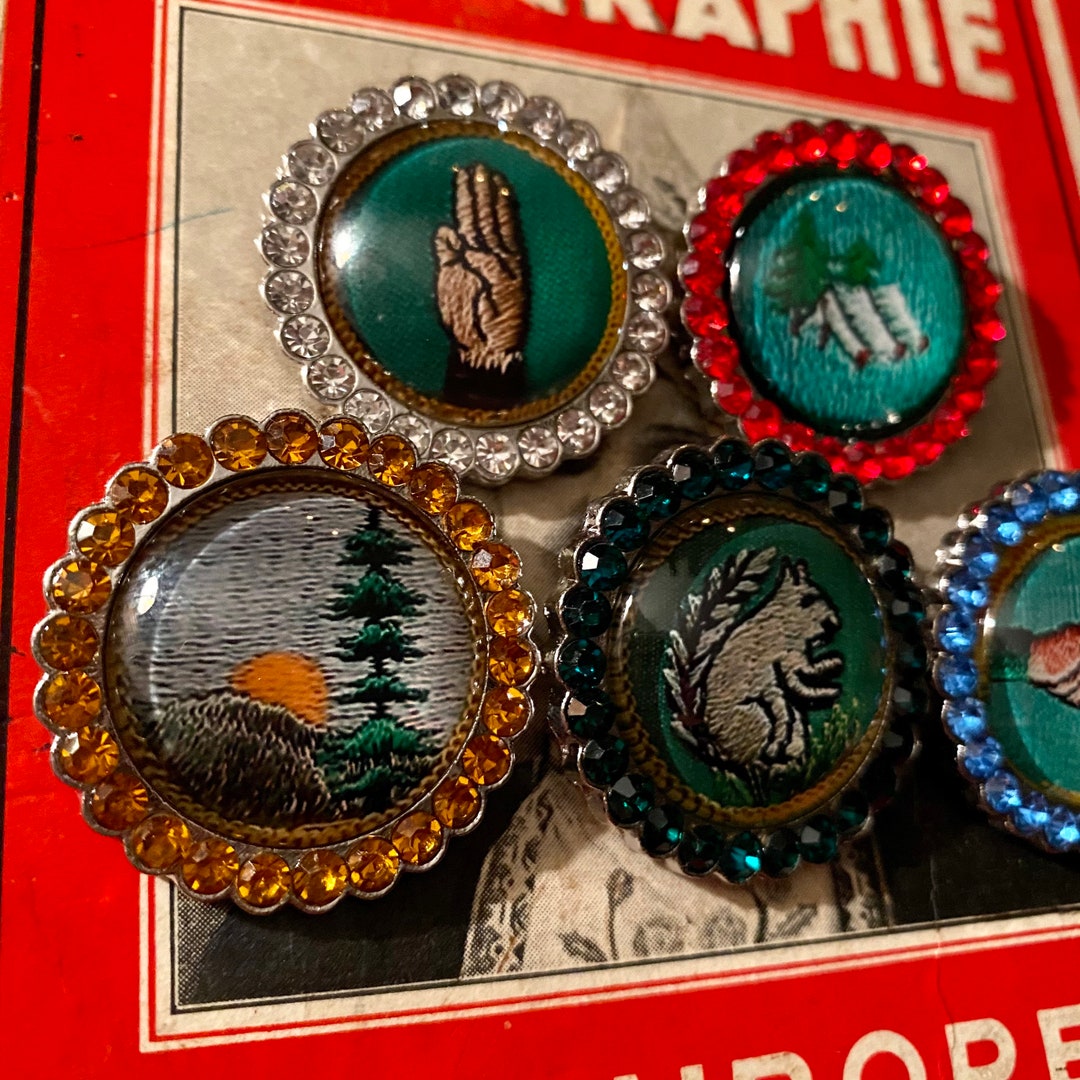 1pc SCOUTING PATCH BROOCH Glitzy Vintage Style Retro Print + Glass ...