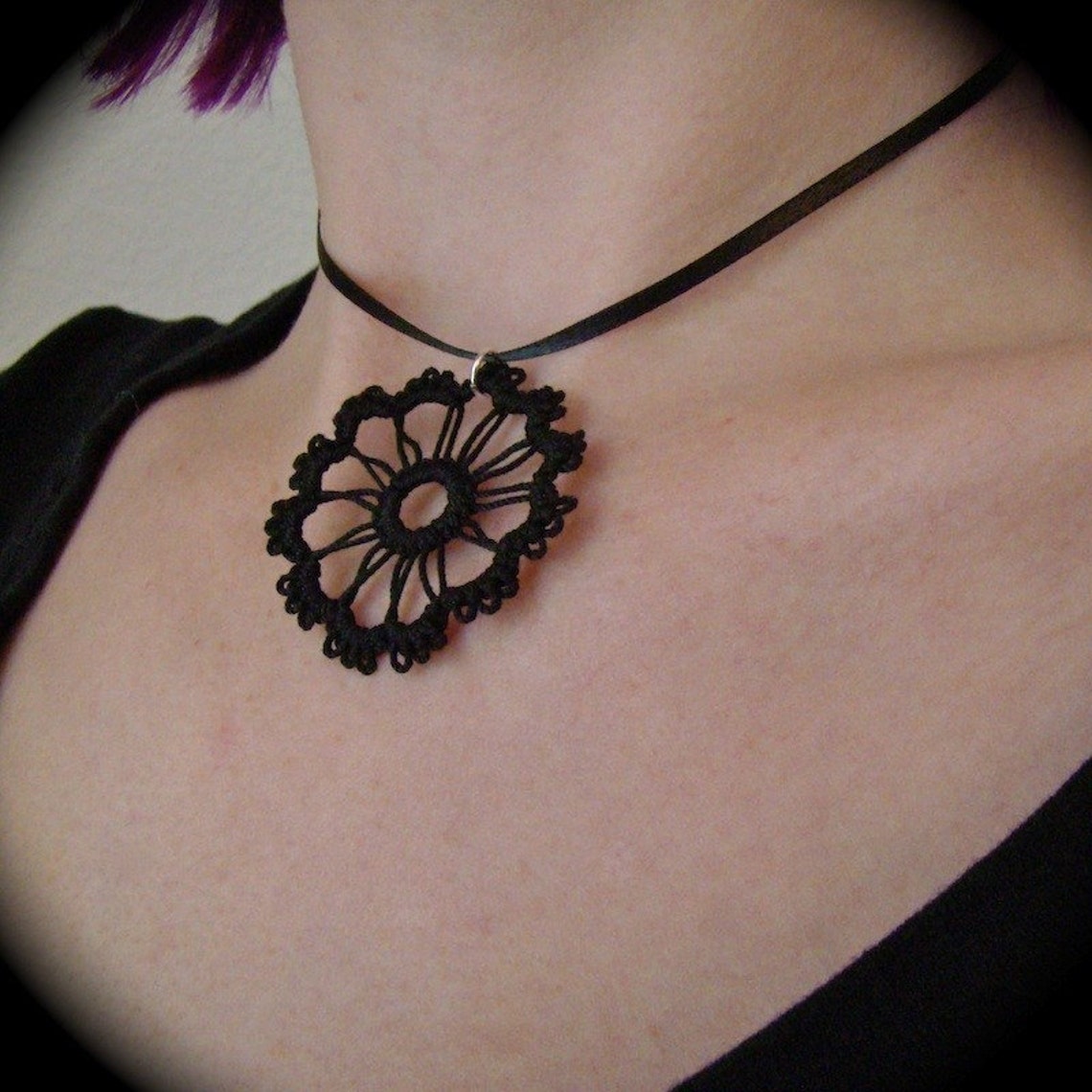 Tatted Lace Gear Set Pendant and Earrings - Etsy