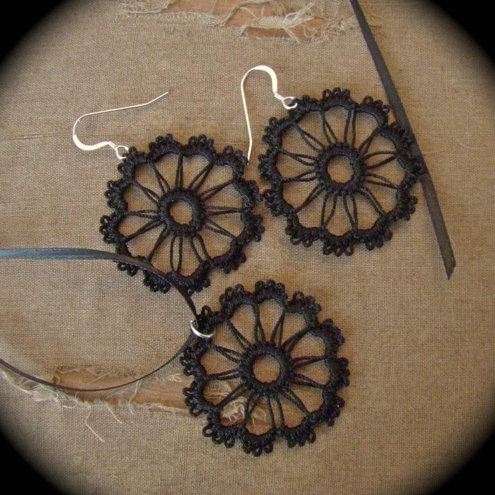 Tatted Lace Gear Set Pendant and Earrings - Etsy