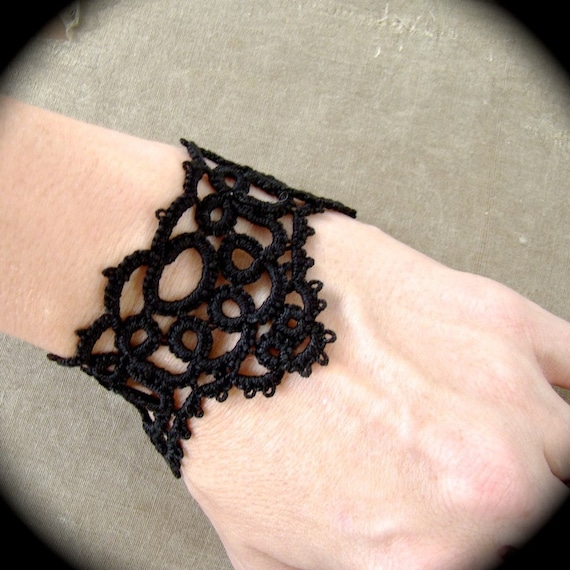 Tatted Lace Cuff Bracelet A Variation - Etsy