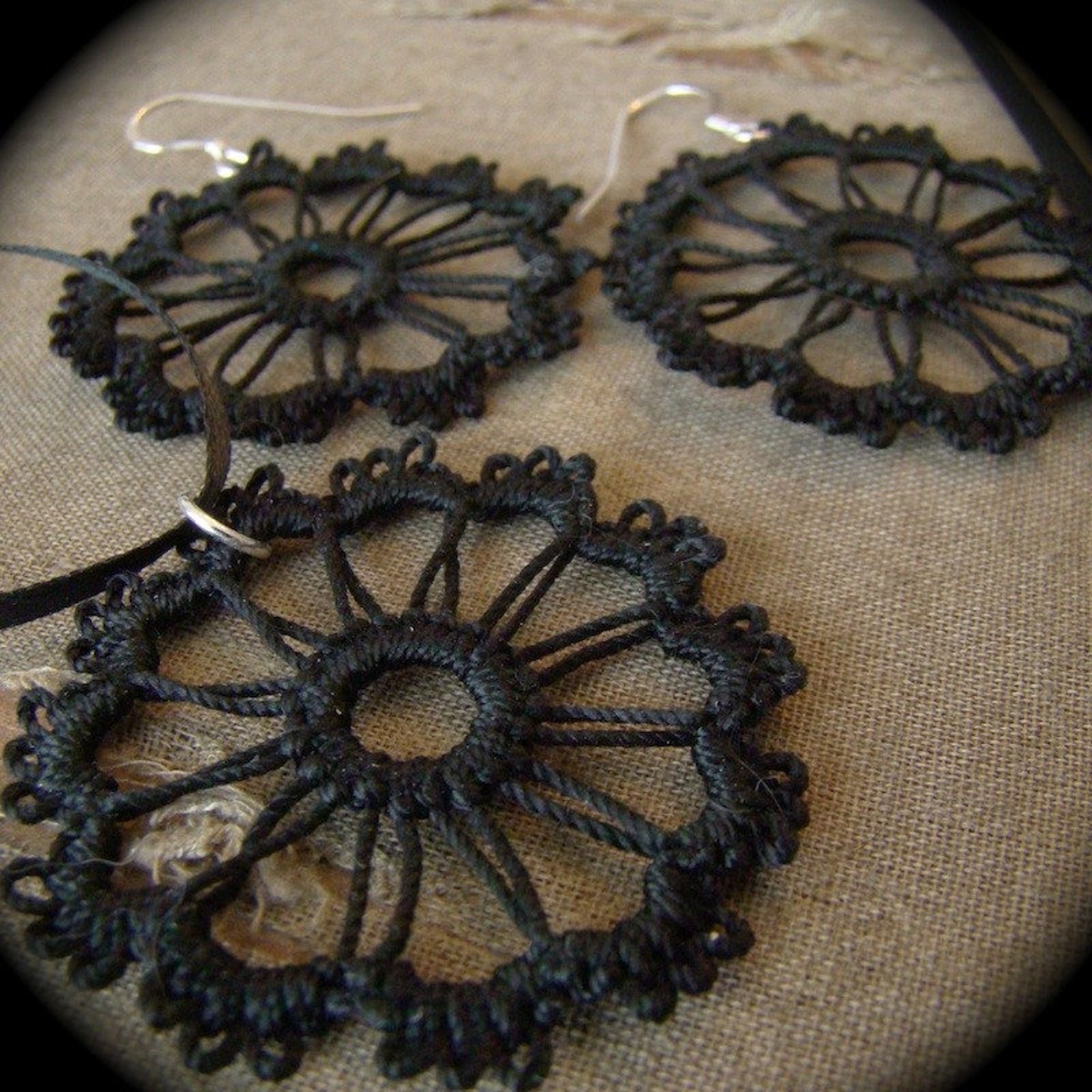 Tatted Lace Gear Set Pendant and Earrings - Etsy