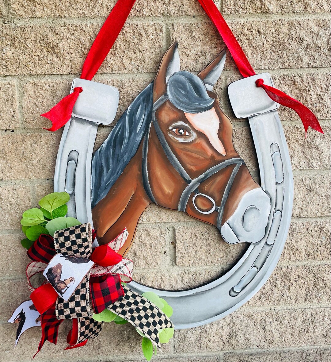Derby Realistic Horse in Horseshoe - Etsy