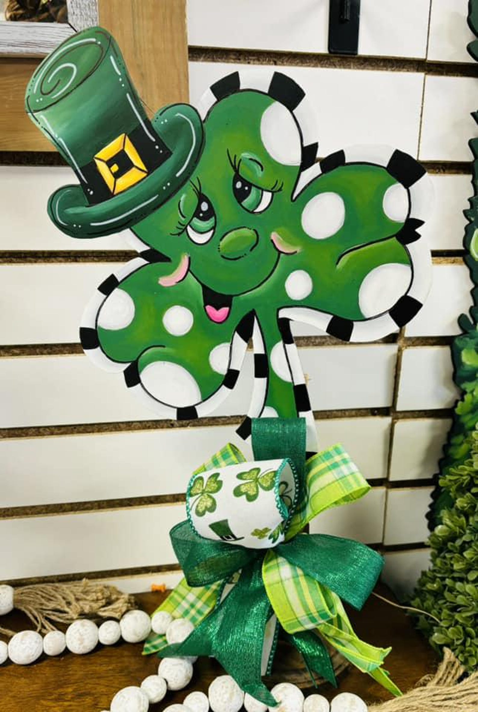 St Patrick's Day--shamrock With Hat Table Topper - Etsy
