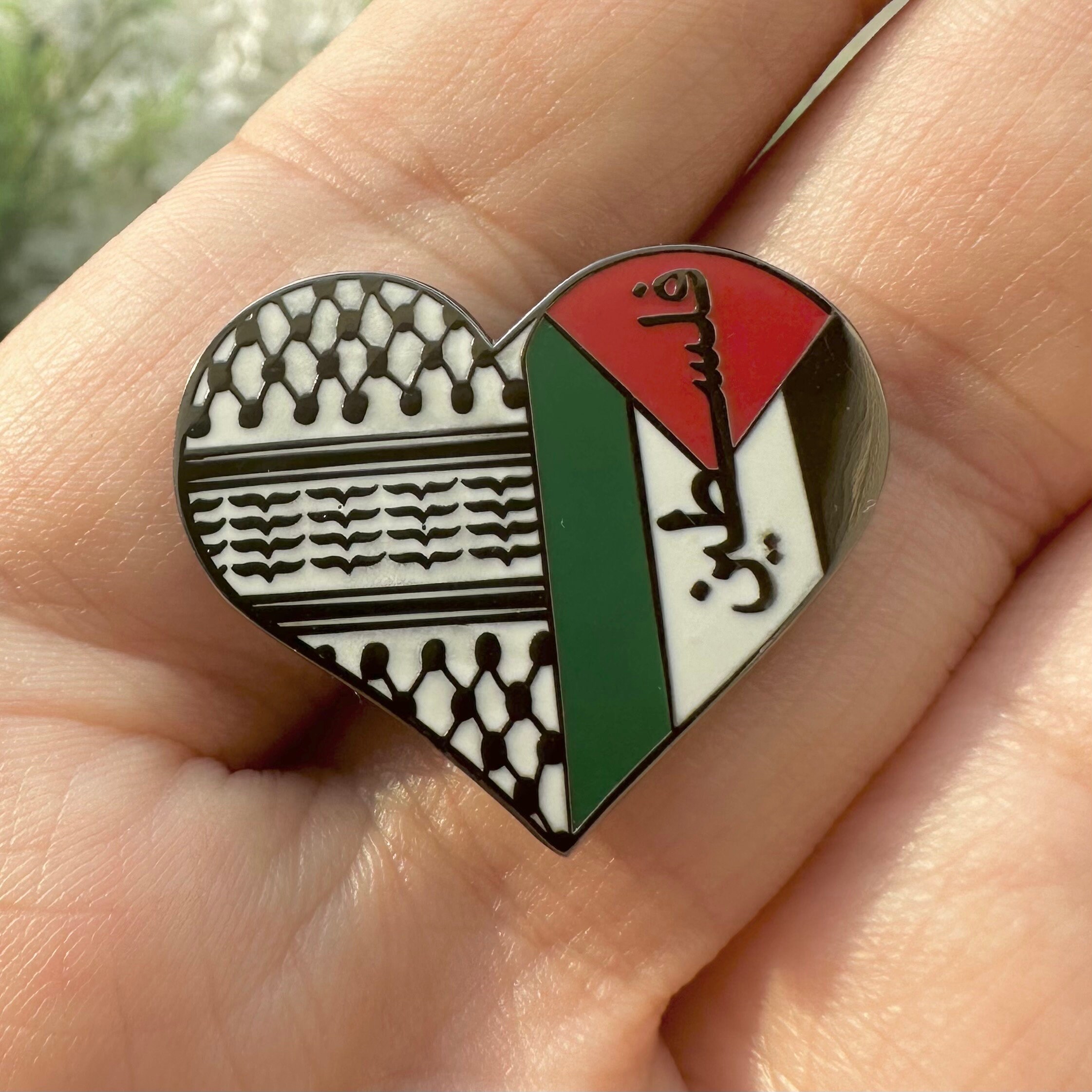 Palestine Keffiyeh Heart Enamel Pin - Etsy