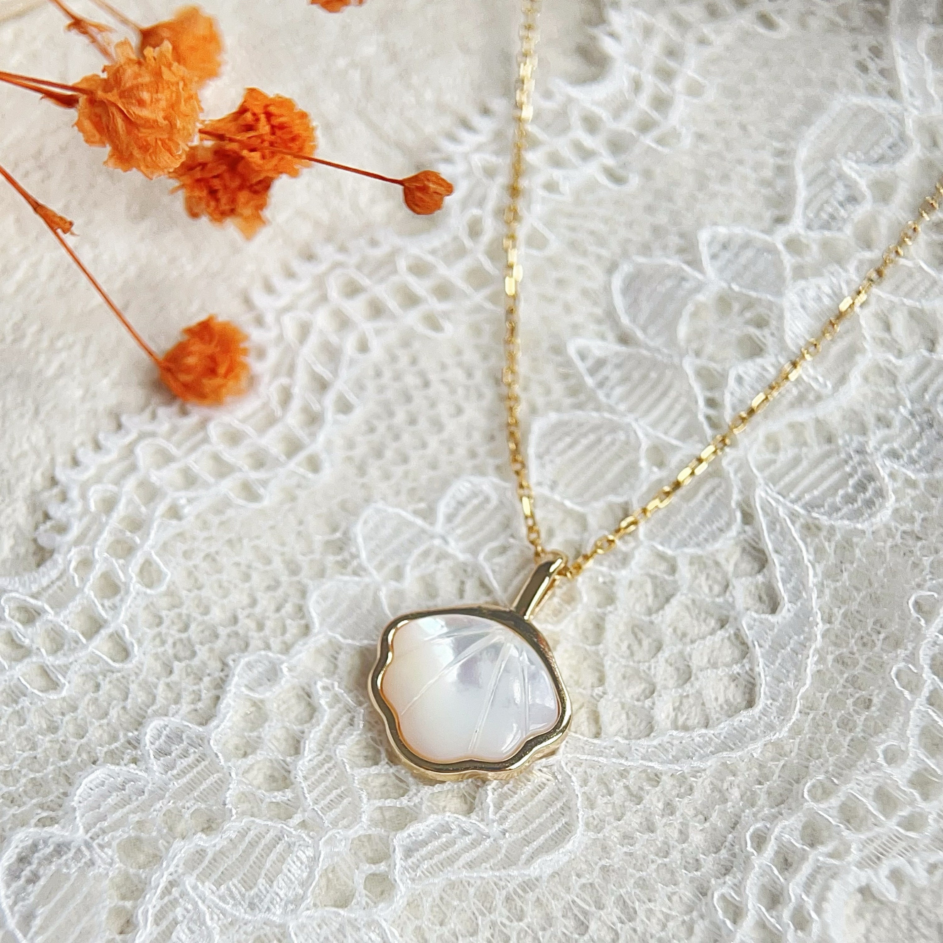 Mother of Pearl White Shell Pendant Necklace, Natural Shell Chain ...